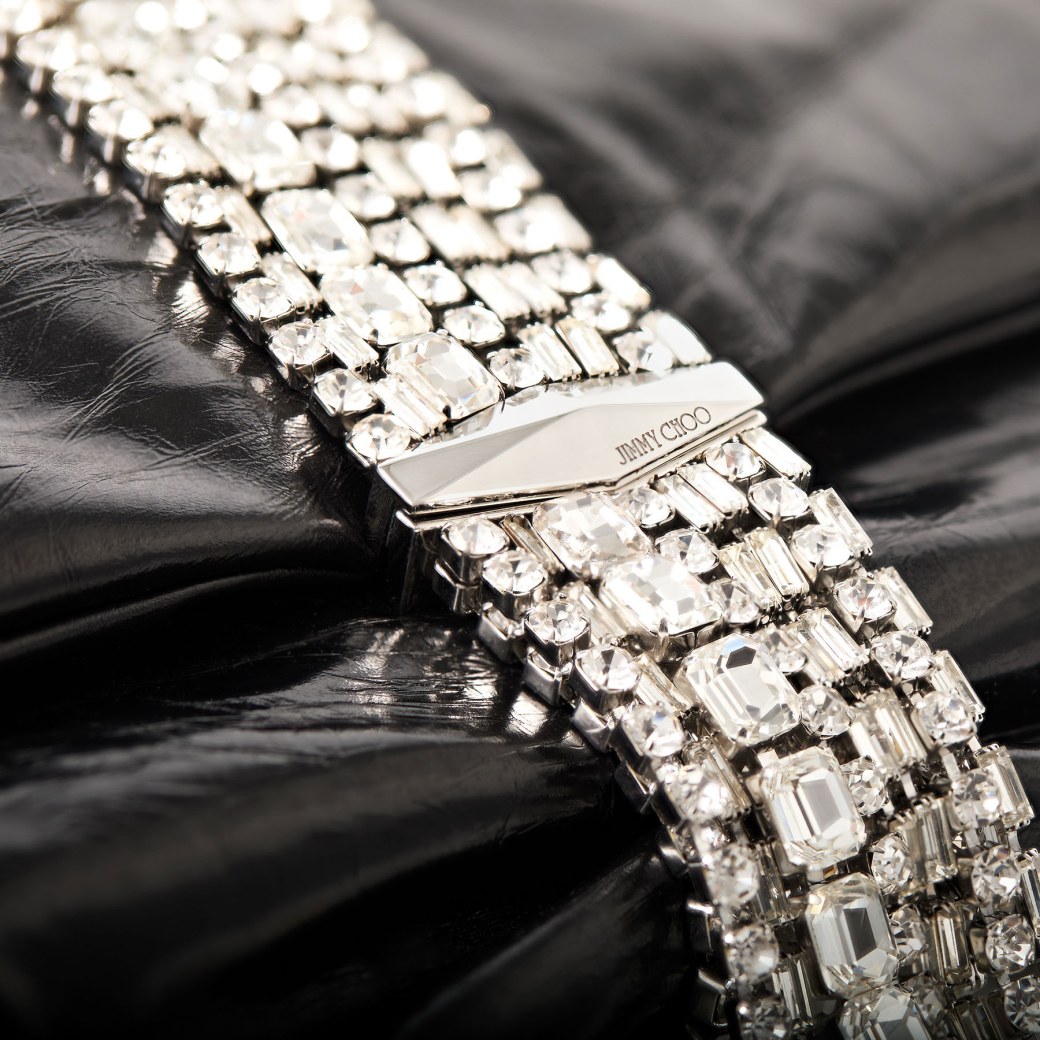 ZANDRA | 블랙 빈티지 메탈릭 가죽 클러치 백 | 지미추