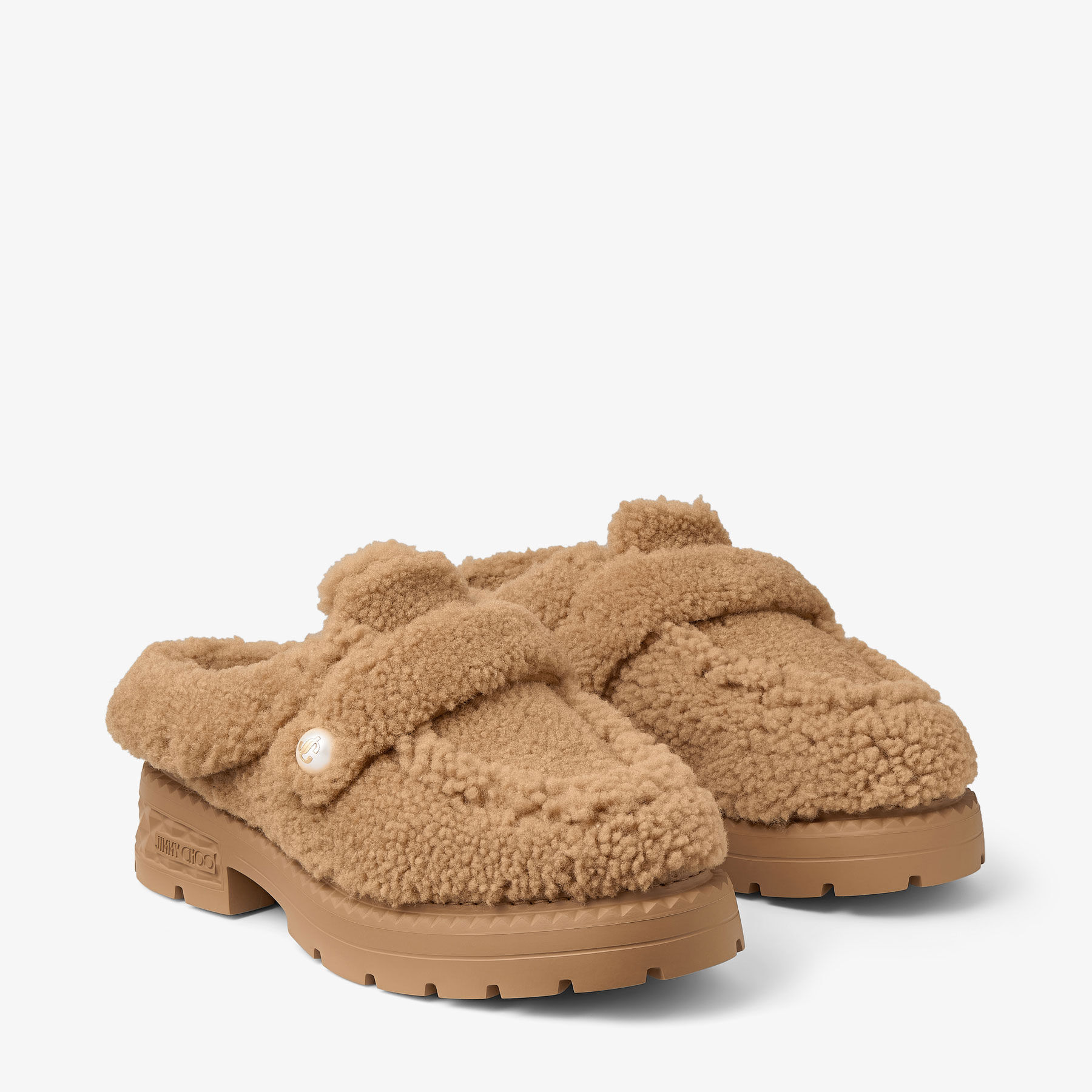 Shea Mule Flat | Flache Schuhe mit krausem Shearling in Natur | JIMMY CHOO