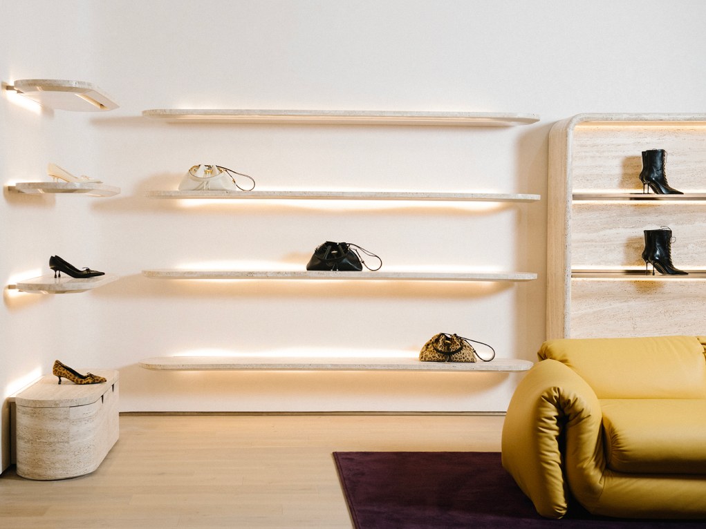 JIMMY CHOO - Offizielle Website | Shoppen Sie Designer-Schuhe, Taschen ...