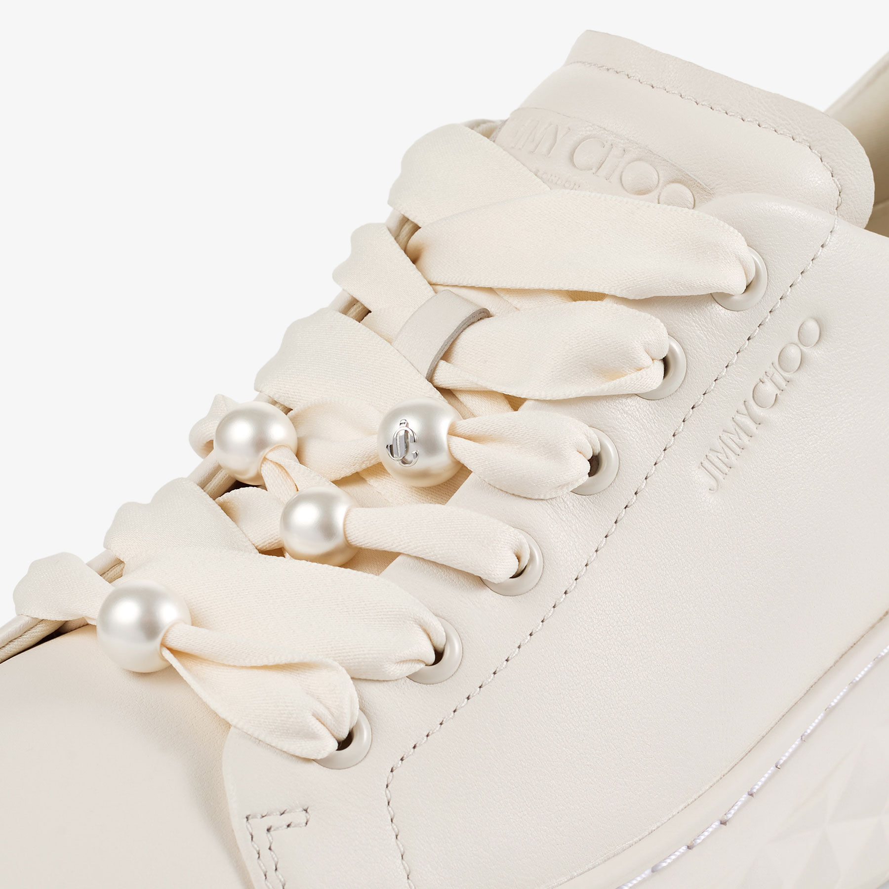 Diamond Light Maxi F | Zapatillas en piel suave de color blanco roto y ...