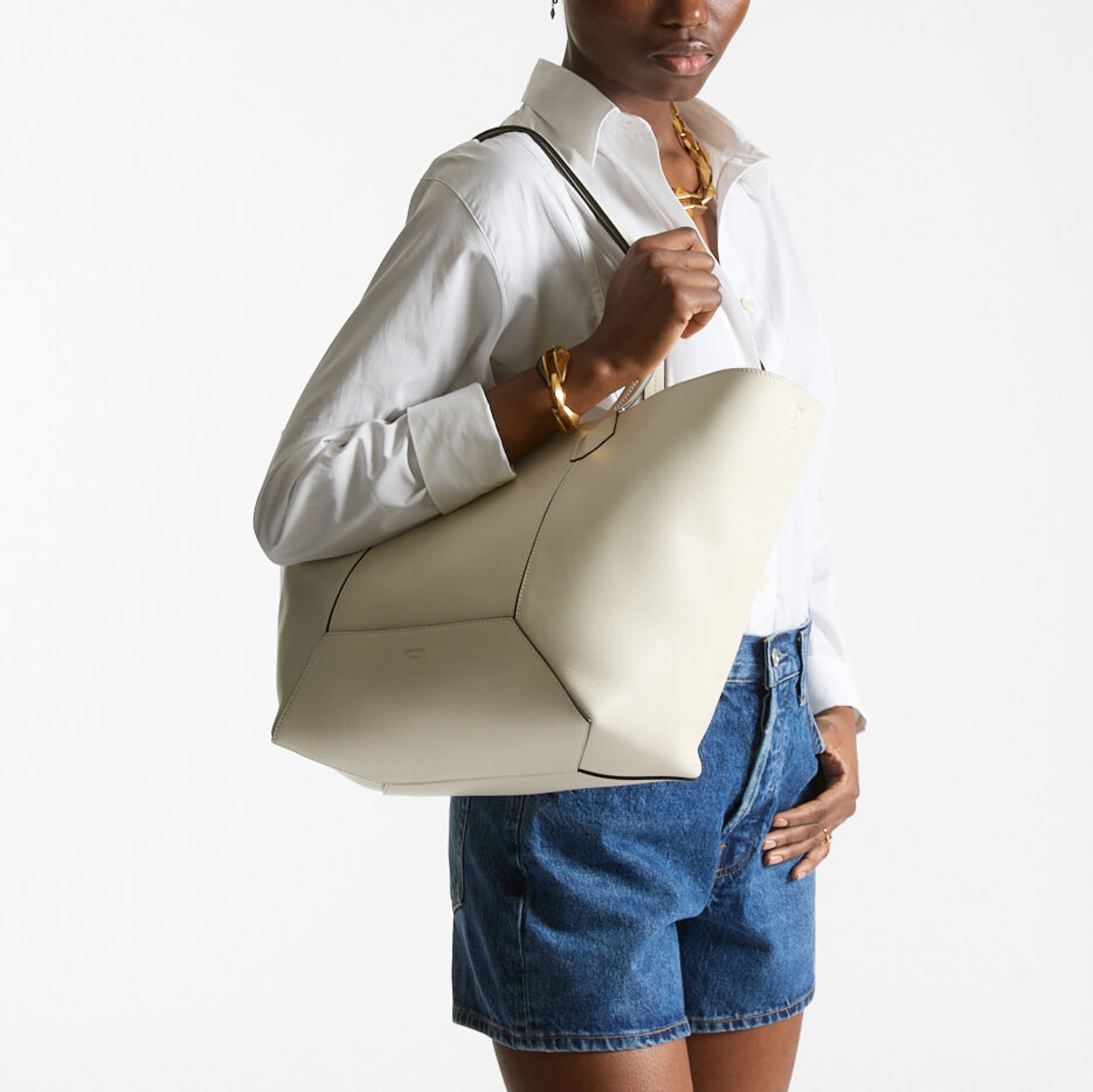 Diamond Tote/M | Latte Leather Tote Bag | JIMMY CHOO