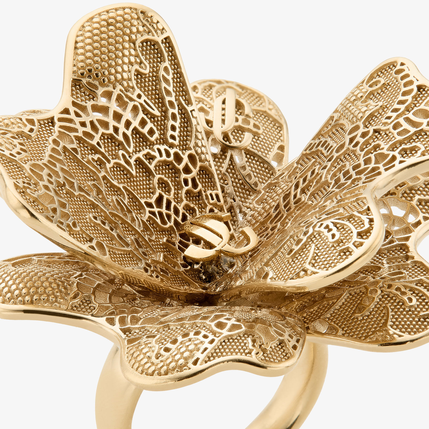 Maxi Corsage Ring | Anello in metallo dorato con corsage | JIMMY CHOO