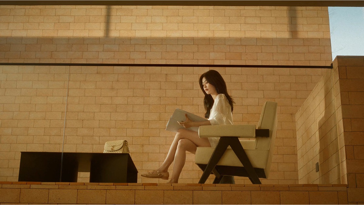 Jimmy Choo nomina la nuova Brand Ambassador: l'attrice Bai Lu